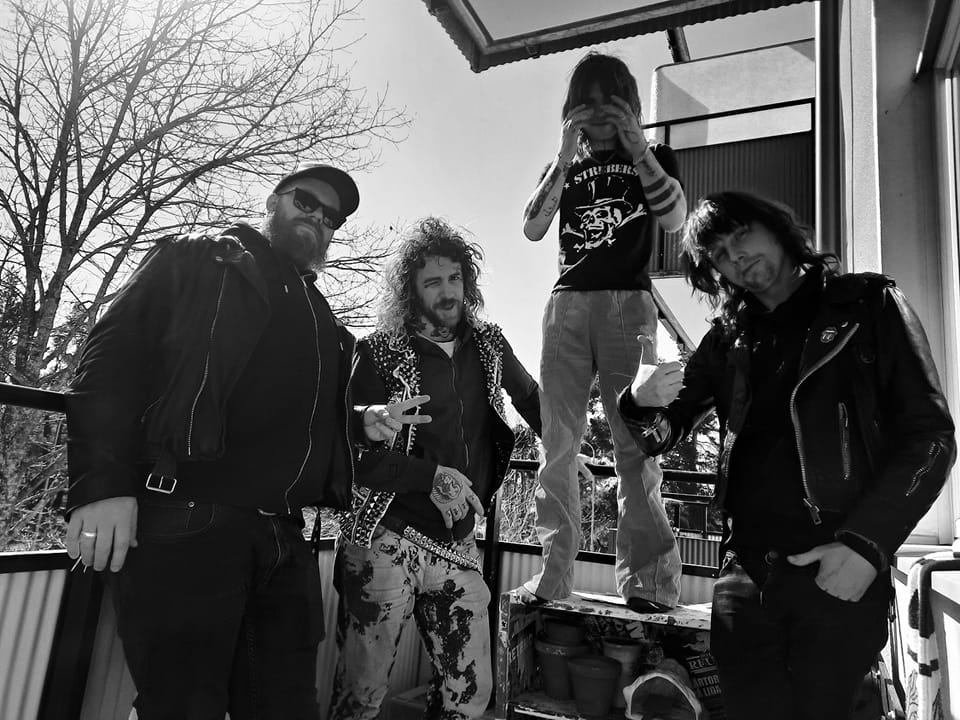 Hörde av mig till Rotten Flag i